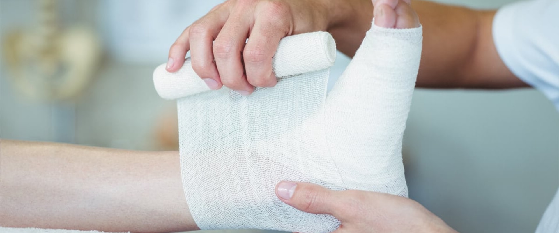 Expert Tips for Properly Dressing a Cut